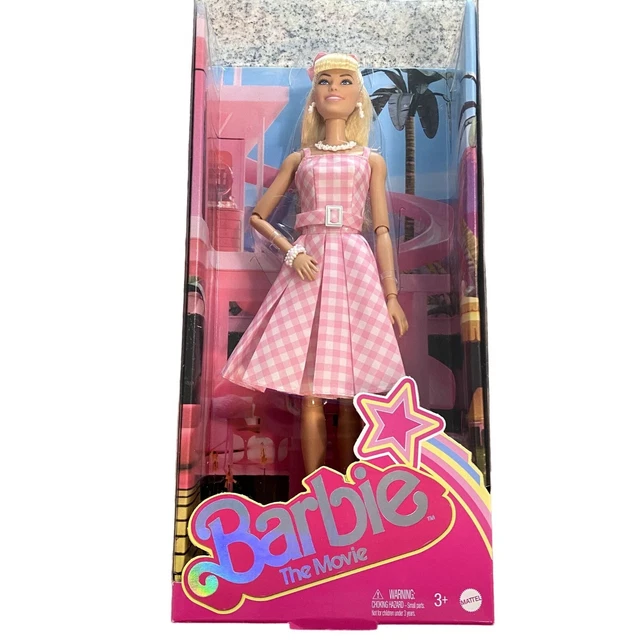 POUPÉE DE COLLECTION Barbie The Movie, Margot Robbie comme Barbie en robe rose Gingham EUR 76,93 ...