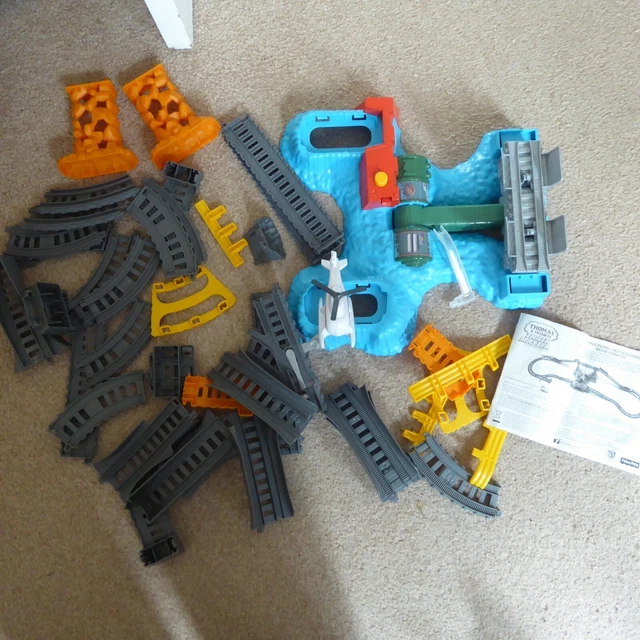 THOMAS & FRIENDS Trackmaster 'Harold's High Flying rescue' set £7.99 ...