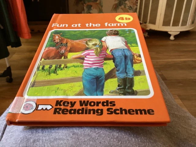 LADYBIRD: KEY WORDS (4b) Fun At The Farm - HB Book (1994) **Ex Cond** £ ...