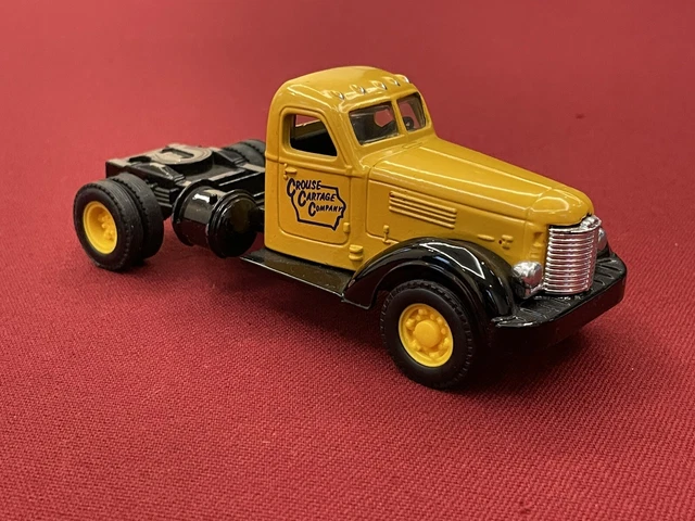ERTL CAMION MINIATURE 1947 International KB-12 Cab Dyersville Iowa USA ...