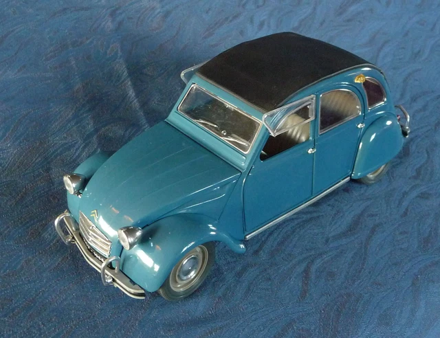 VOITURE MINIATURE AU 1/18: CITROEN 2CV de 1966 de SOLIDO, sans boîte ...