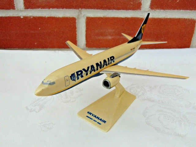 EARLY VINTAGE RYANAIR Boeing 737-800 El-DAP Snap Clip Model Desktop ...