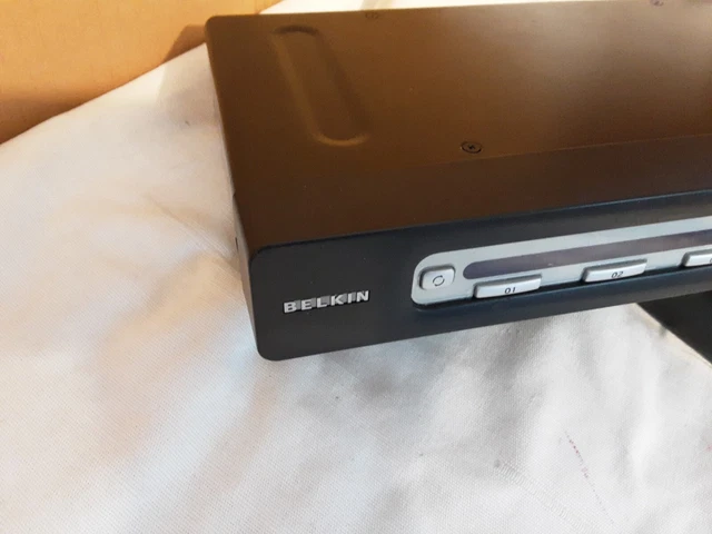 BELKIN OMNIVIEW PRO3 KVM-Switch F1DA104Z mit 4 Ports + Netzteil. Ref ...
