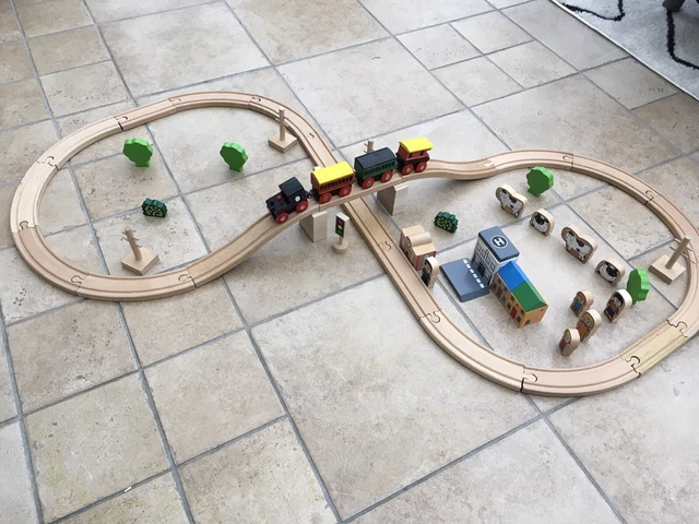 WOODEN TRAIN TRACK Set, train, trucks, buildings, signs, animals & More ...