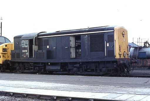 ORIGINAL COLOUR SLIDE of D8210 BR class 15 diesel loco £4.99 - PicClick UK