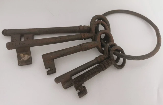 LARGE SET OF Antique Iron Keys £19.99 - PicClick UK