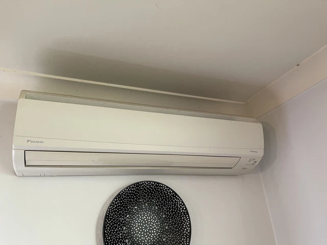 DAIKIN 1.5T REVERSE cycle split Air Conditioners. About 10 yrs old $215 ...