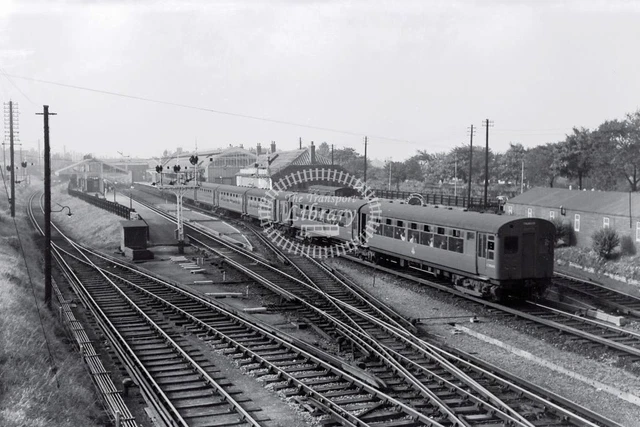 PHOTO BR BRITISH Railways Station Scene - MONKSEATON 1953 2 £1.99 ...