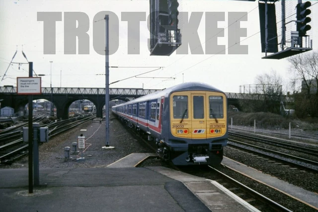 35MM SLIDE BR British Railways Electric EMU Class 319 032 Bedford 1988 ...