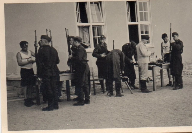 ORIGINAL GERMAN WW2 Photo. Weapon Cleaning. $1.31 - PicClick