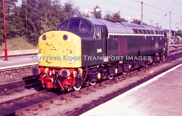 ORIGINAL RAILWAY SLIDE: Class 40 Diesel D7200 at Norwich 1987 D-1357 £1 ...
