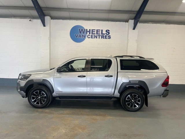 2022 TOYOTA HILUX 2.8 D-4D Invincible X Auto 4WD Euro 6 (s/s) 4dr ...