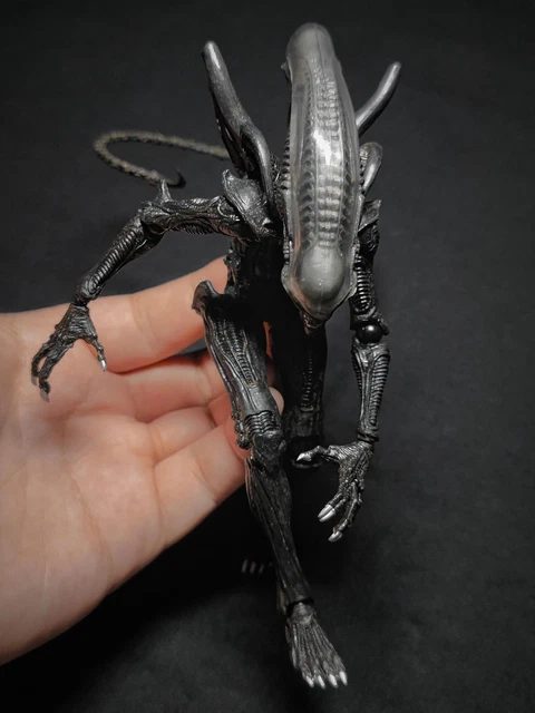 NEW ALIEN XENOMORPH With Facehugger 6