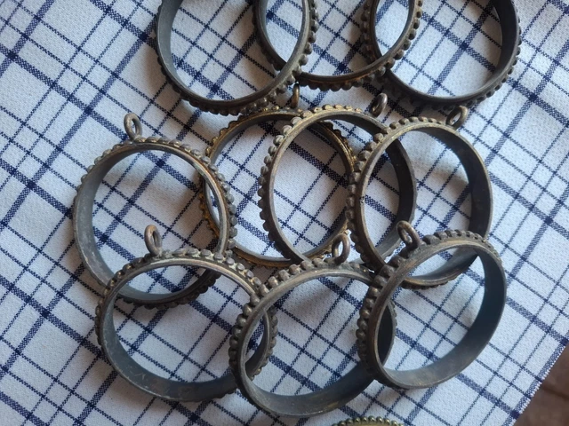 14 ANCIENS ÉLÉMENTS anneaux de rideaux en bronze 2 modèles shabby chic ...