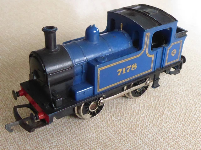 TRIANG HORNBY CALEDONIAN 0-4-0 tank engine Nellie style, full working ...