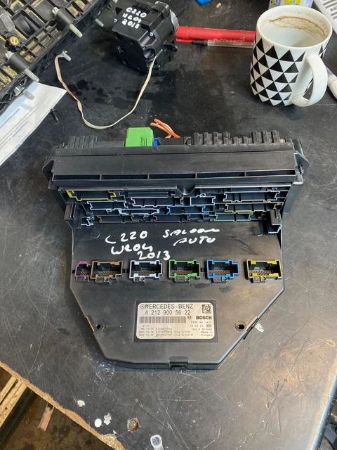 2013 MERCEDES C220 Class W204 Front Sam Unit Fuse Box Automatic ...