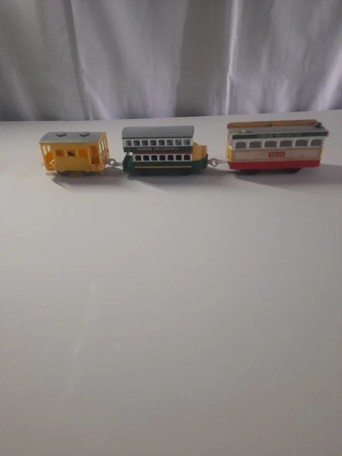 FLORA TOMY TRACKMASTER thomas the tank engine battery train & carriages ...