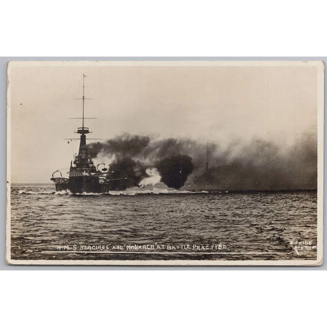 HMS HERKULES & HMS MONARCH bei der Schlachtübung RP Postkarte von ...