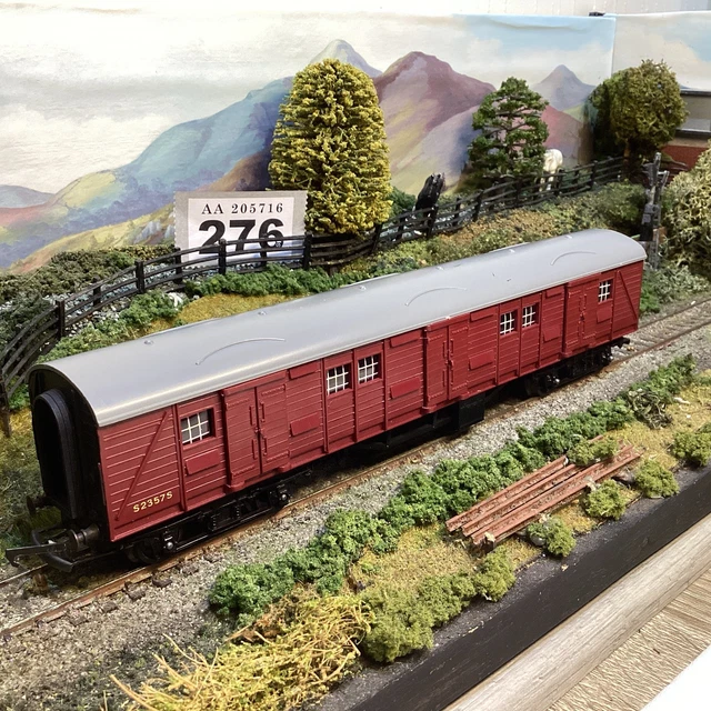 TRIANG 00 GAUGE R227 BR Utility Van Maroon S2357S. Boxed. See Des (276 ...