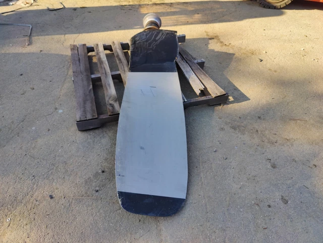AIRCRAFT PROPELLER BLADE A7111D-2 Hamilton Sundstrand, Aluminum C-130 ... AIRCRAFT PROPELLER BLADE A7111D-2 Hamilton Sundstrand, Aluminum C-130 ...