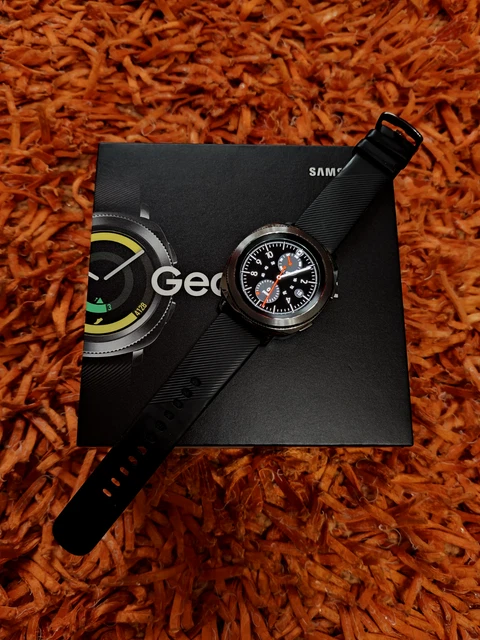 SAMSUNG GEAR SPORT SM-R600 43mm Cassa Nera, Cinturino Sportivo Nero ...
