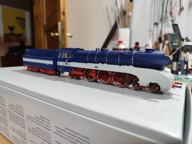 MÄRKLIN 37084 LOK mit Tender BR 10 Stromlinienform blau/grau H0 mfx ...