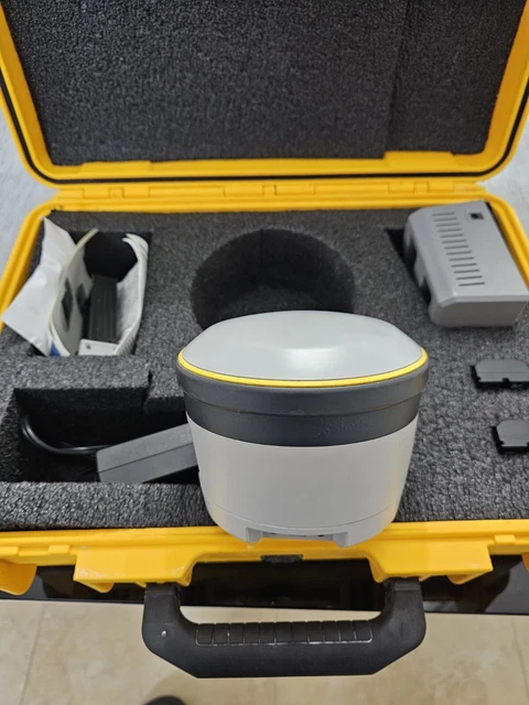 TRIMBLE R2 GNSS Surveying Receiver, Centimeter Precision, Preowned ...