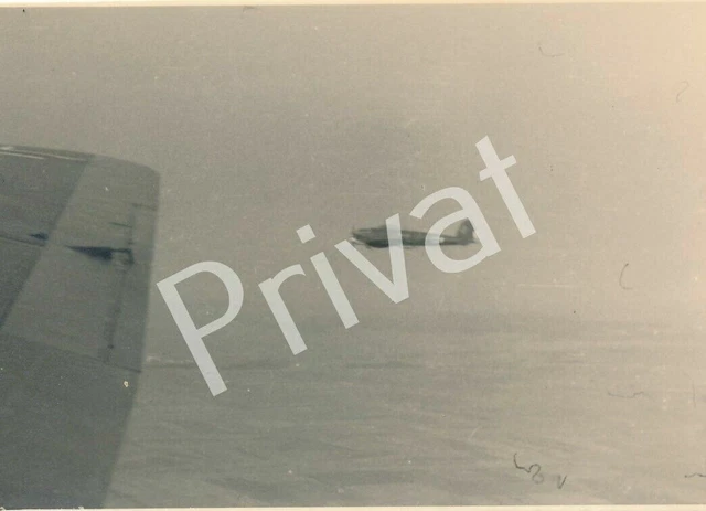 FOTO WK II Wehrmacht Luftwaffe Flieger Kampfbomber unterwegs im Flug H1 ...