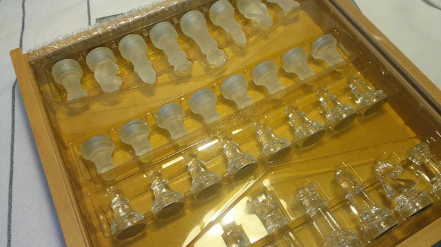 VINTAGE PARLANE FROSTED & Clear Glass Chess Pieces Set & Board in Wood ...