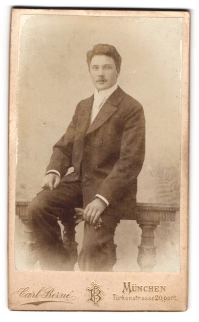 FOTOGRAFIE CARL BERNÉ, München, Türkenstraße 20, Attraktiver Mann auf ...