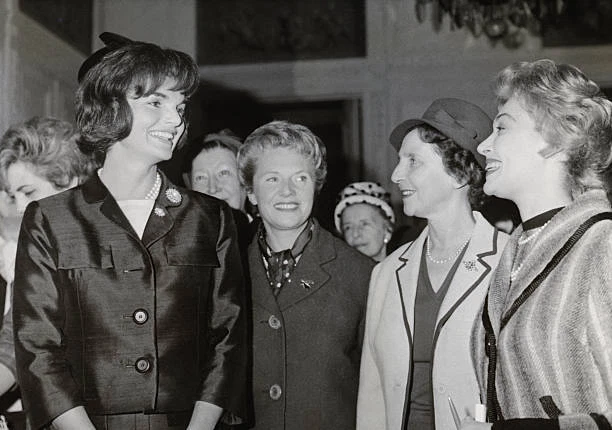 FIRST LADY JACKIE Kennedy speaks several journalists American - 1961 ...