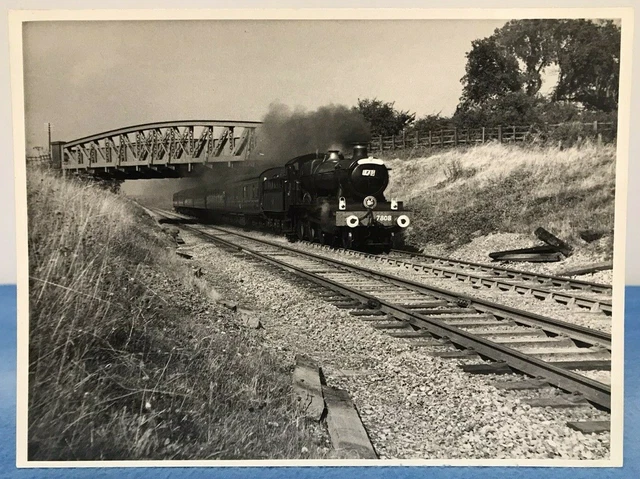 VINTAGE RAILWAY TRAIN Photo GWR Cookham Manor Class 7808 Running 1960s ...