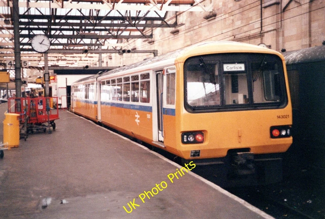 RAILWAY PHOTO 6X4 Class 143 Pacer 143021 stabled at Carlisle 13/8/1986 ...