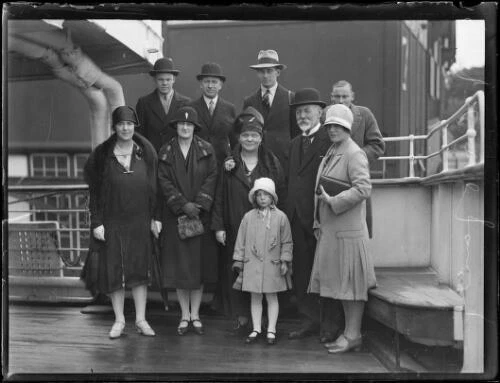 FORMER PRIME MINISTER Sir Joseph Cook and his family on the deck o- Old ...
