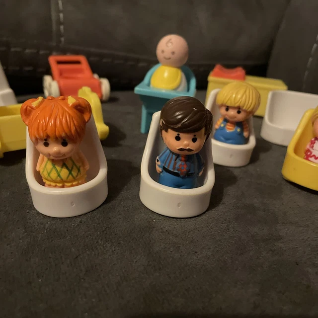 VINTAGE KENNER TREE TOTS FAMILY TREE HOUSE FIGURES FURNITURE Bundle ...