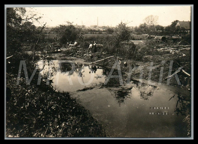 FOTO, NACHL. FLIEGERING.PELLETIER, Aufräumen an Absturz-Einschlagstelle ...