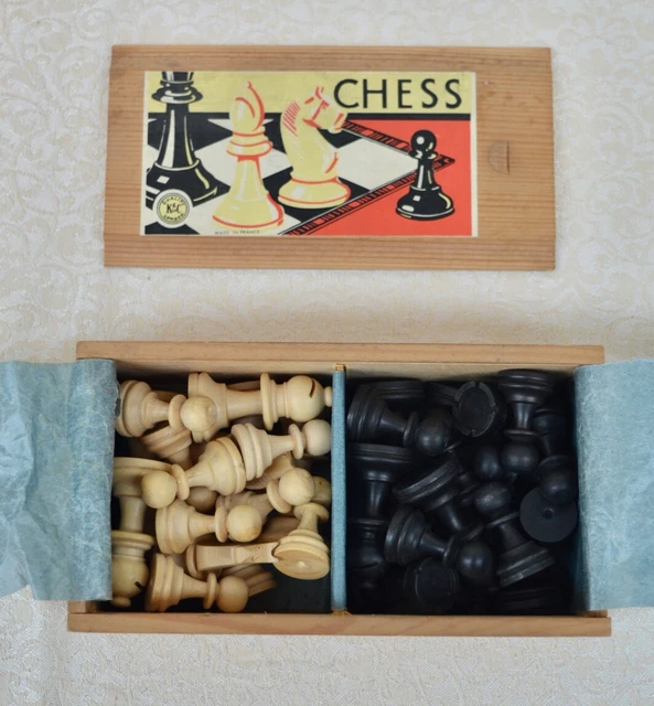 COMPLETE SET OF 1970s WOODEN CHESSMEN - KENT & CLEAR - BOXED & LIGHTLY ...