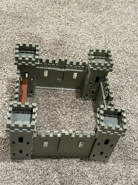 MEDIEVAL KNIGHTS CASTLE, Plastic, Operating Drawbridge, 10"L x10"W x 7 ...