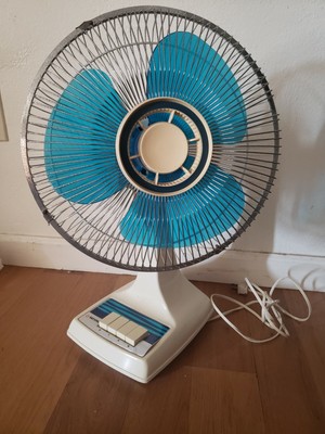 VINTAGE TATUNG 3-SPEED 12” Oscillating Desk Fan Blue Blades Model LC-12 ...