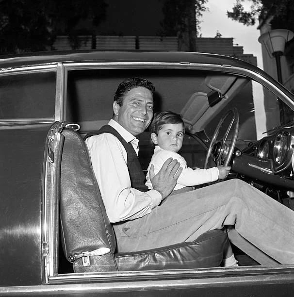 ITALIAN ACTOR RAF Vallone Posing With His Daughter 1 Film Star Old ...