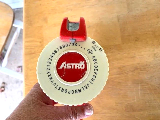 VINTAGE ASTRO COMPACT Handheld Rotary Label Maker Embosser 3/8" Tape 9. ...