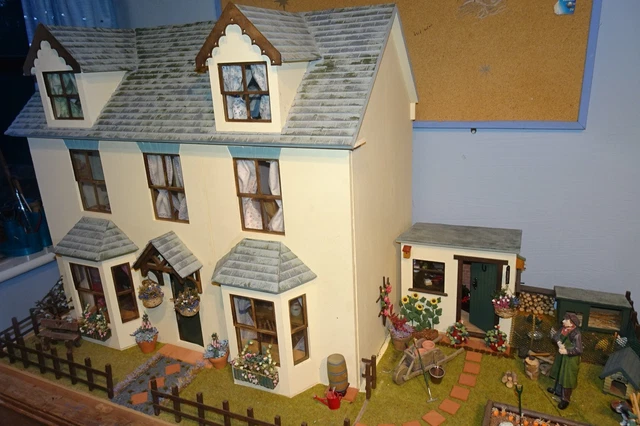 COMPLETE DOLL'S HOUSE fully furnished. £363.70 - PicClick UK