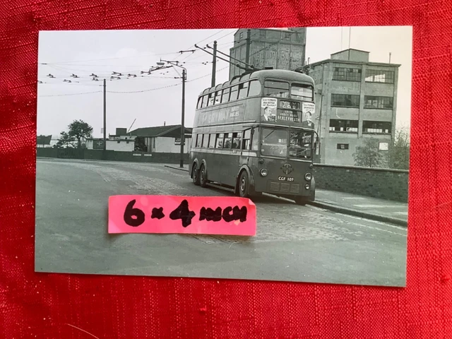 LONDON BUS PHOTO B/W TROLLEYBUS 107 CGF 107 Route 698 ERITH WALNUT TREE ...