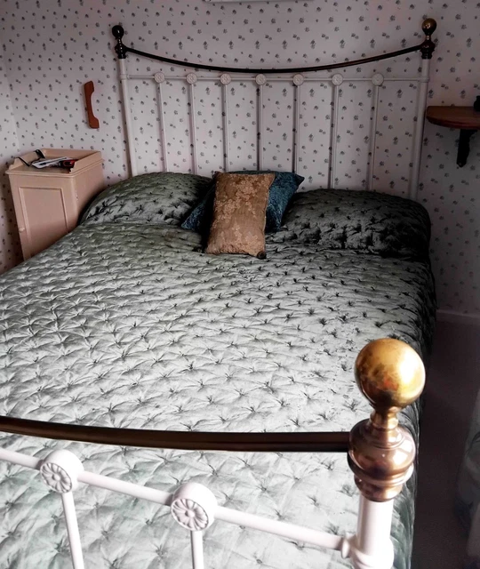 VICTORIAN IVORY METAL King size bed and mattress £297.12 - PicClick UK