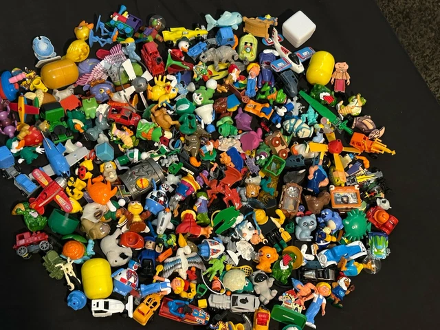 HUGE LOT OF Vintage 80s Plastic Kinder/ Ferrero Toys lot 1 £19.99 ...