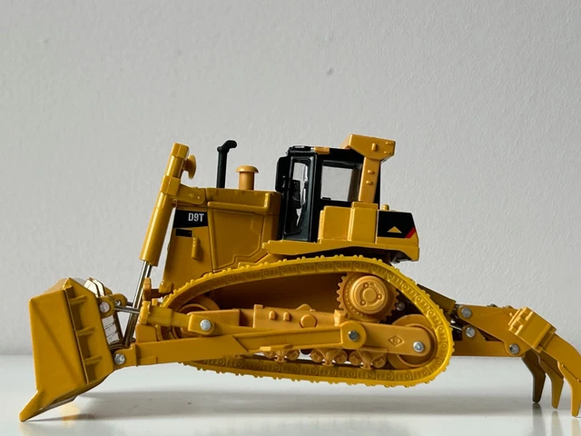 TRACK TYPE TRACTOR Bulldozer Construction Vehicle Model Diecast Amercom ...