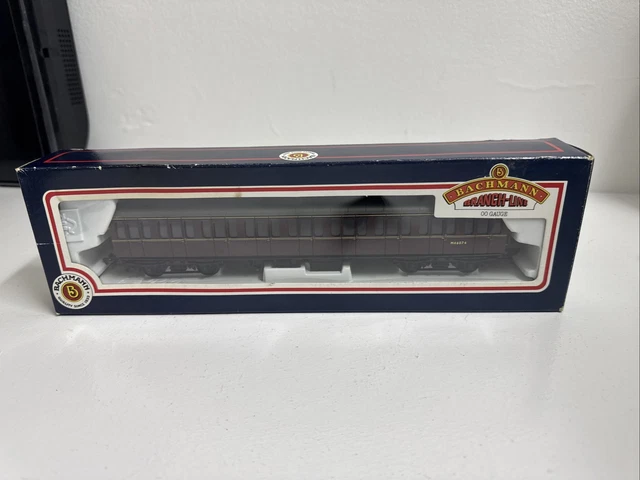 BACHMANN 34-603 (OO) 57' BR Maroon MK1 Suburban Coach No 'M46074'. £16. ...