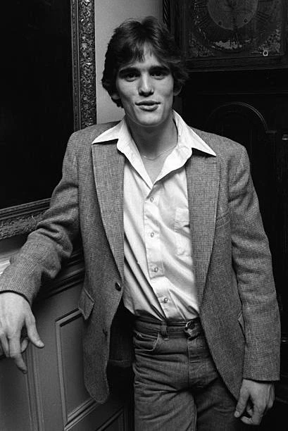 MATT DILLON SIGHTED in 1981 at Players Club in NY City 1981 Old Photo 2 EUR 6,64 - PicClick FR