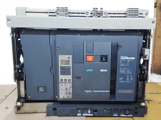 SCHNEIDER MASTERPACT NW10 H1 Air Circuit Breaker 4 Pole 1000 Amps ...