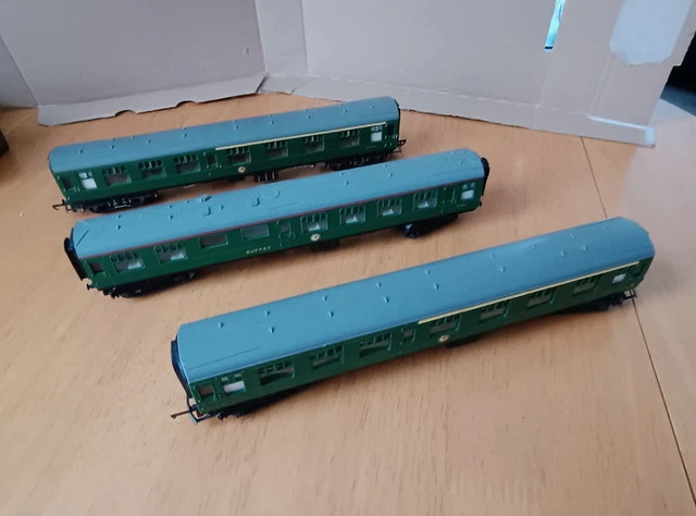 TRI-ANG SOUTHERN REGION Coaches 1xBuffet + 2x 1st/2nd Class coach. £11. ...